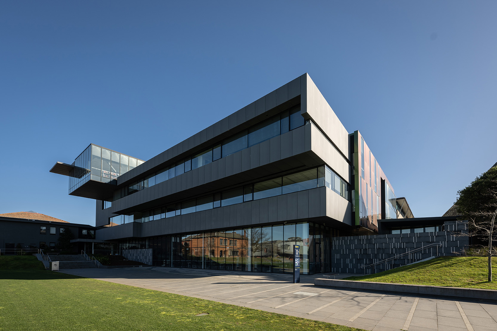 Independent High School (Years 10-12) | Carey Baptist Grammar School